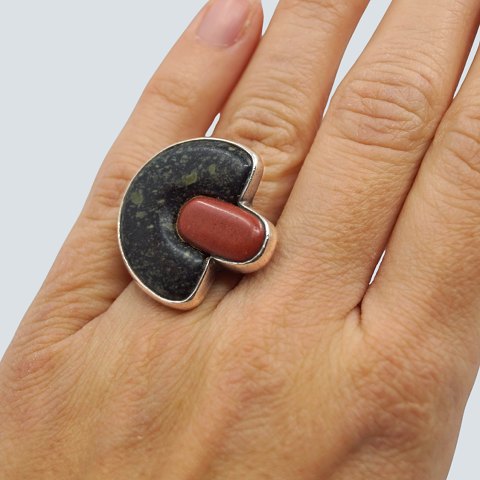 Antik Damgaard-Lauritsen - Agnete Dinesen; Kraftig sølvring